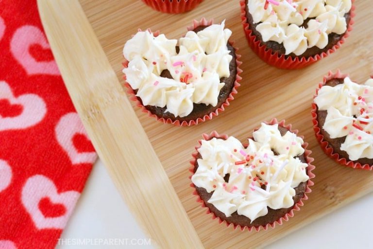 Make Heart Shaped Cupcakes with This Easy Trick! - The Simple Parent