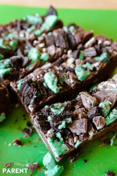 Easy Mint Oreo Fudge - The Simple Parent