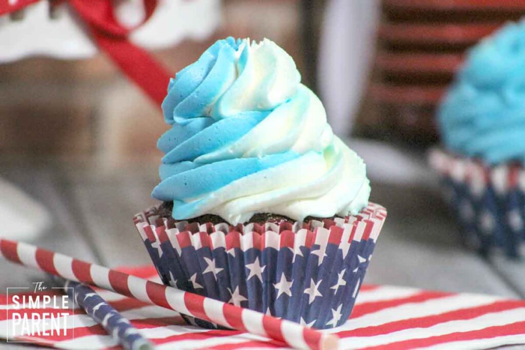 Red Velvet 4th of July Cupcakes - The Simple Parent