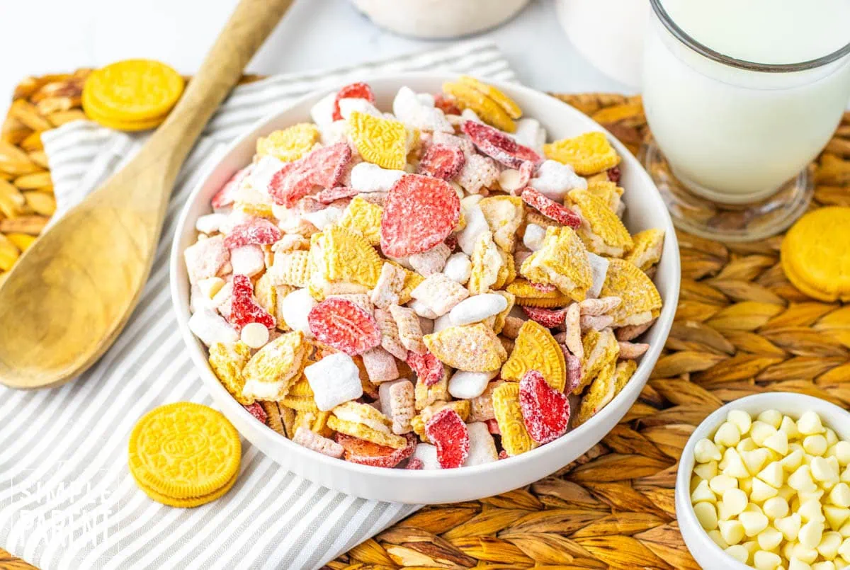 Strawberry Shortcake Puppy Chow - The Simple Parent